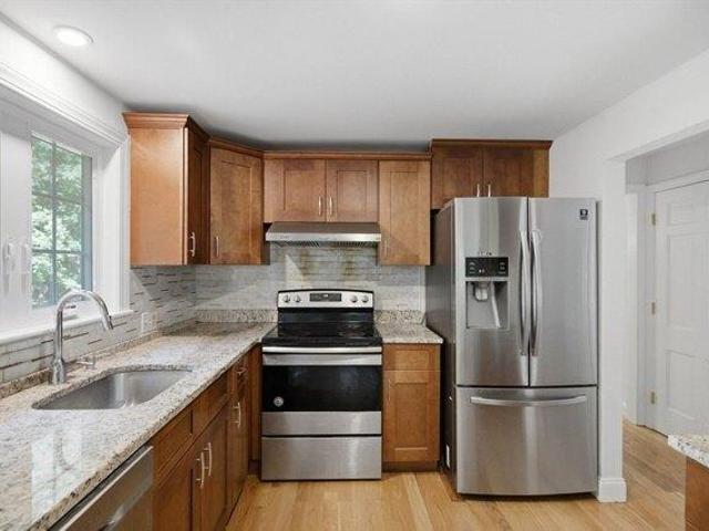 house with 3 bedroom, Lunenburg MA ES105156606