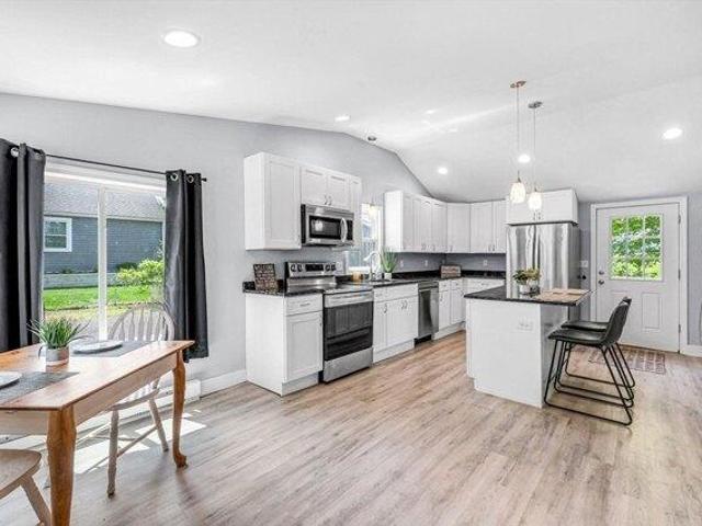 house with 3 bedroom, Ludlow MA ES103437728