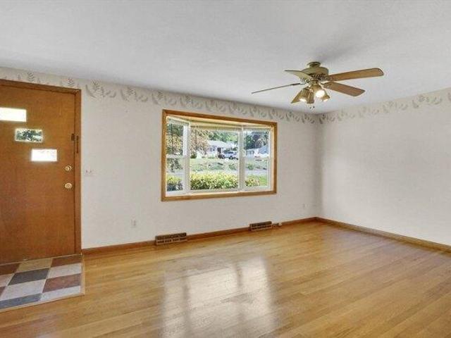 house with 3 bedroom, Ludlow MA ES104008808