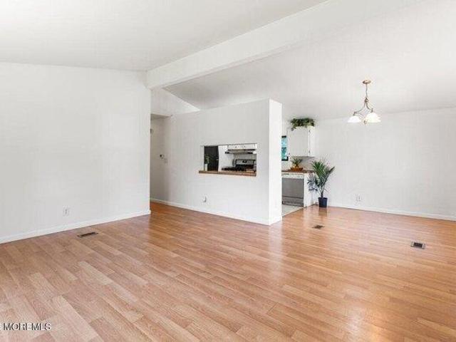 house with 3 bedroom, Manalapan NJ DS104406759