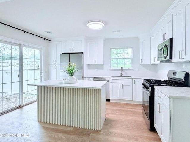 house with 3 bedroom, Manalapan NJ ES104442534