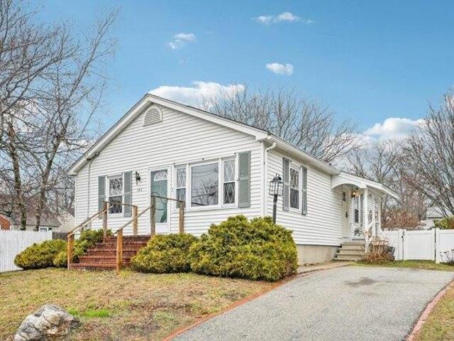 house with 3 bedroom, Manchester NH DLS101659248