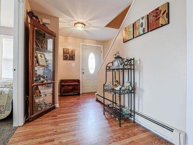 house with 3 bedroom, Manchester NH DLS101800369
