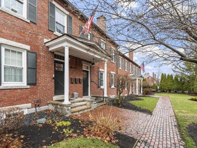 house with 3 bedroom, Manchester NH DLS102369642