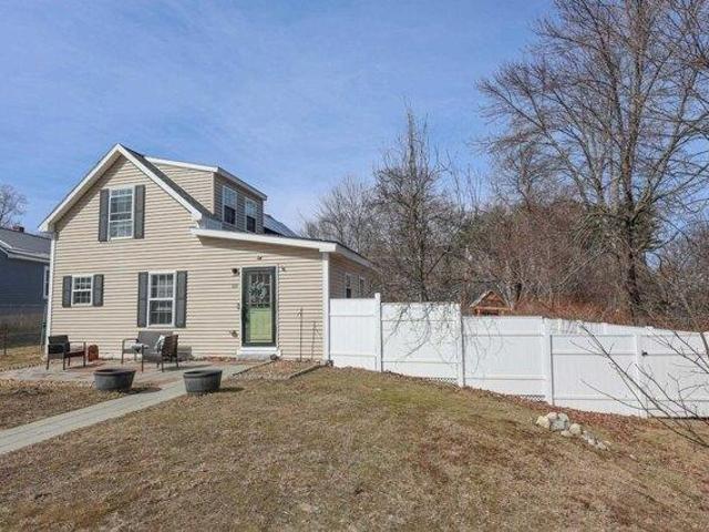 house with 3 bedroom, Manchester NH DLS102371928