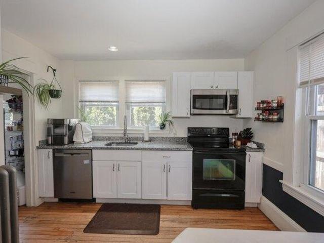 house with 3 bedroom, Manchester NH DLS103018350