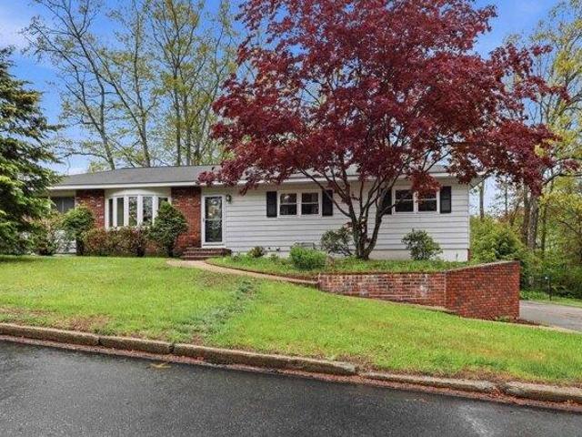 house with 3 bedroom, Manchester NH DLS103019180
