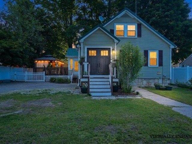 house with 3 bedroom, Manchester NH DS104152337
