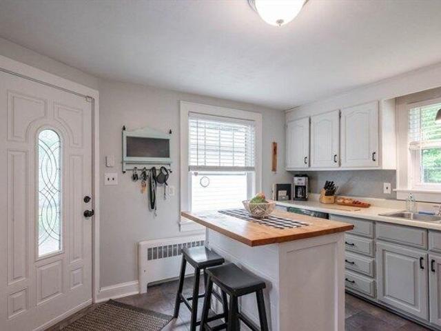 house with 3 bedroom, Manchester NH DS104408601