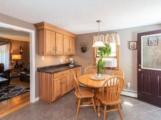 house with 3 bedroom, Manchester NH ES104153186