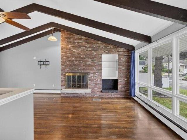 house with 3 bedroom, Manchester NH ES104192274