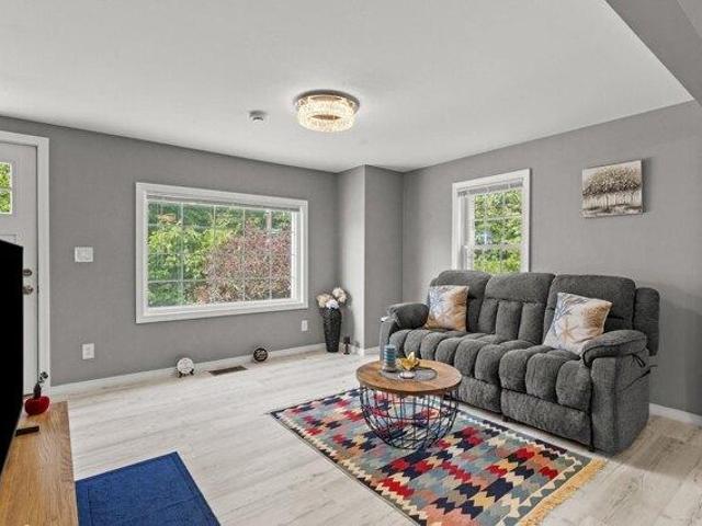 house with 3 bedroom, Manchester NH ES104263961