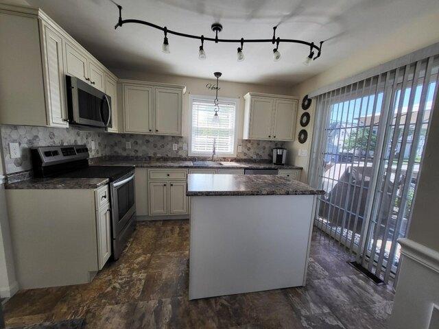 house with 3 bedroom, Manchester NH ES104407010