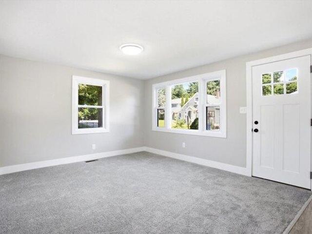 house with 3 bedroom, Manchester NH ES104567744
