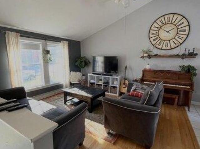 house with 3 bedroom, Manchester NH ES104570487