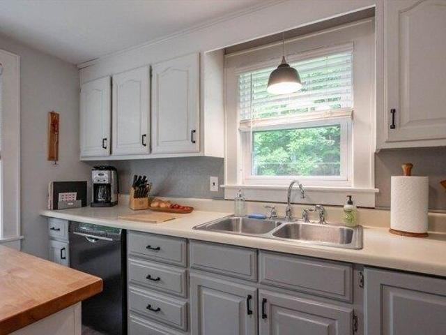 house with 3 bedroom, Manchester NH ES104649865