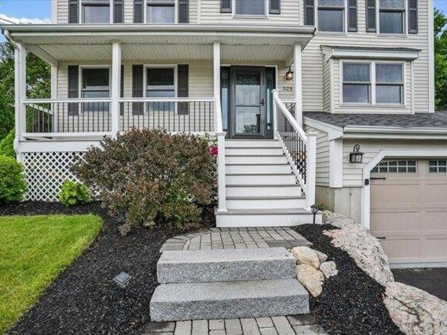 house with 3 bedroom, Manchester NH ES104909094