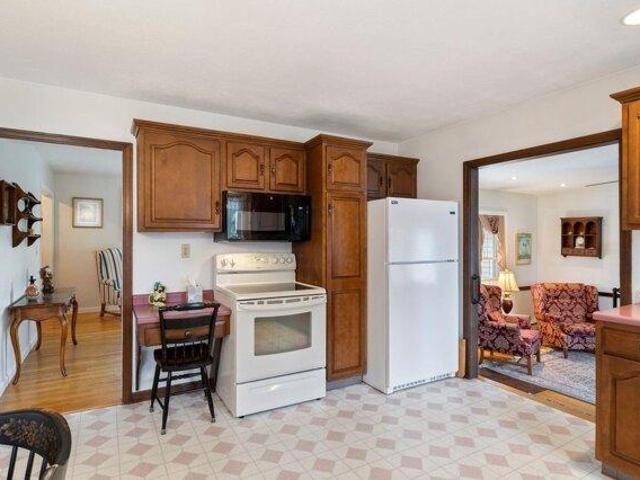 house with 3 bedroom, Manchester NH ES105105635