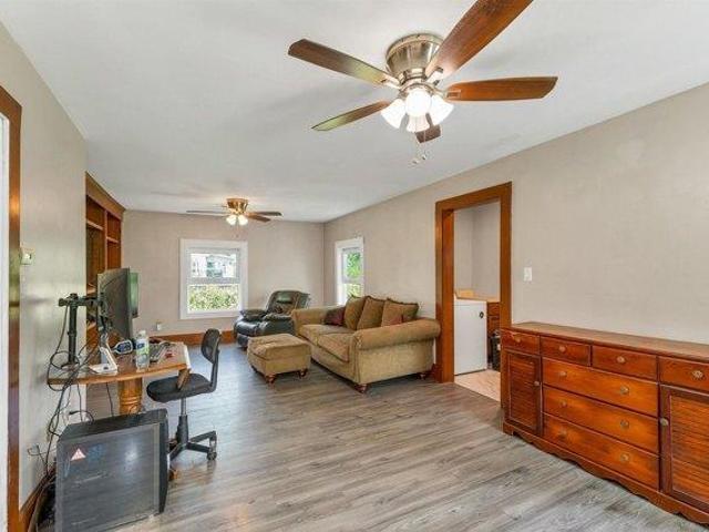 house with 3 bedroom, Manchester NH ES105157933