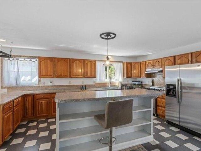house with 3 bedroom, Manchester NH ES105230634