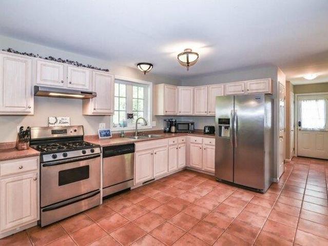 house with 3 bedroom, Manchester NH ES103020168