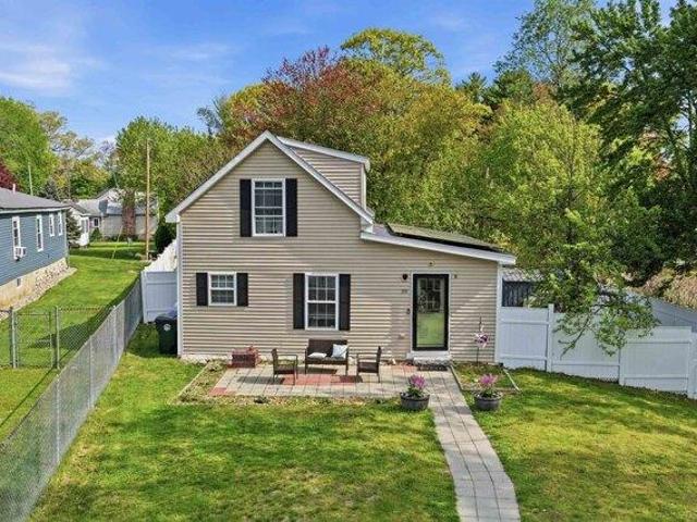 house with 3 bedroom, Manchester NH ES103247257