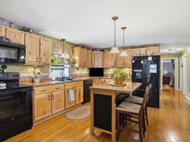 house with 3 bedroom, Manchester NH ES103930663