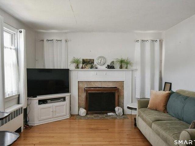 house with 3 bedroom, Manchester CT ES104075923