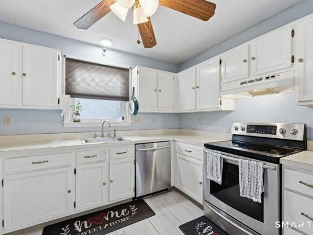 house with 3 bedroom, Manchester CT ES104075987
