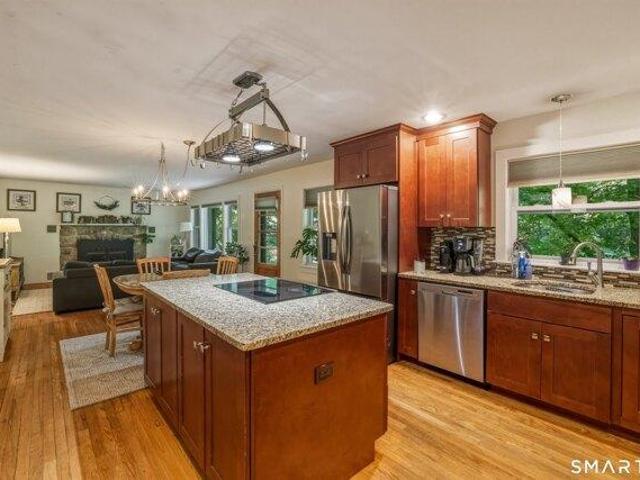 house with 3 bedroom, Manchester CT ES104265915