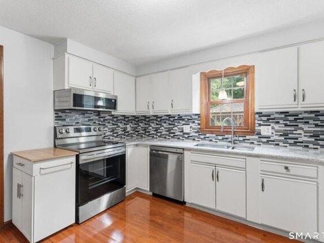 house with 3 bedroom, Manchester CT ES104407117