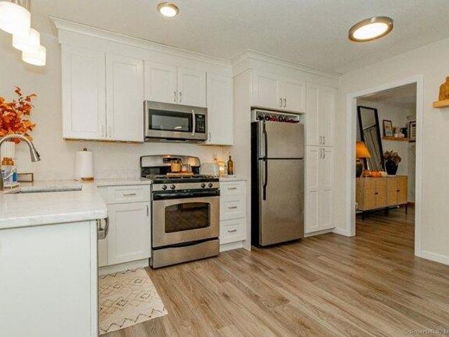 house with 3 bedroom, Manchester CT ES103188319