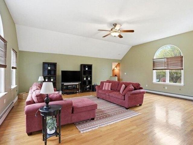 house with 3 bedroom, Mansfield MA DS102762842