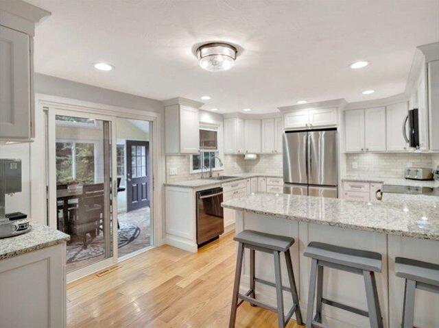 house with 3 bedroom, Mansfield MA ES103969409