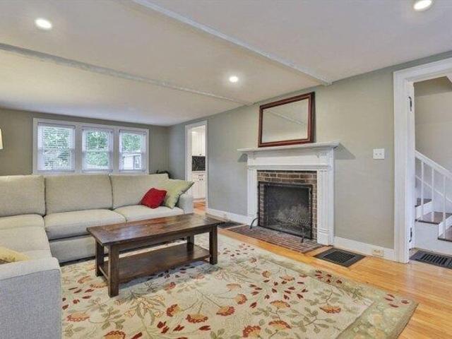 house with 3 bedroom, Mansfield MA ES105192544