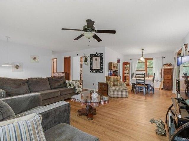 house with 3 bedroom, Mahopac NY ES105191915