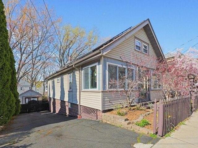house with 3 bedroom, Malden MA DLS102775785