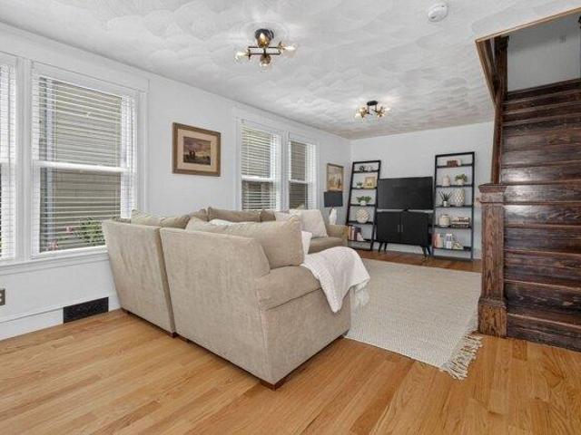 house with 3 bedroom, Malden MA ES105559167