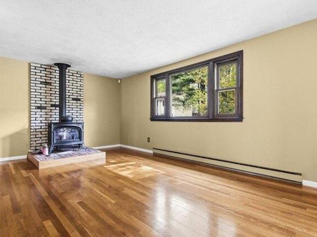 house with 3 bedroom, Marlborough MA ES104233082