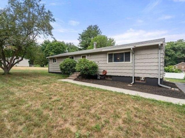 house with 3 bedroom, Marlborough MA ES104869469