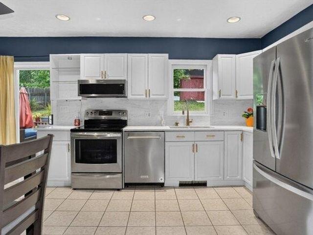 house with 3 bedroom, Marlborough MA ES104901269