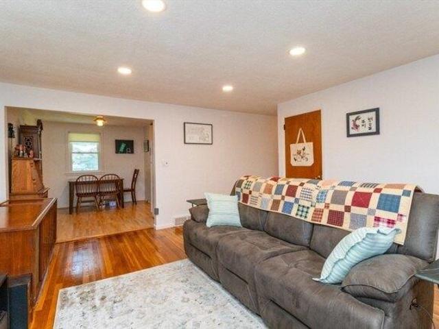 house with 3 bedroom, Marlborough MA ES104907329