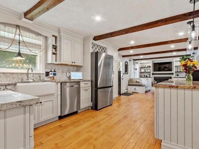 house with 3 bedroom, Marlborough MA ES104907403