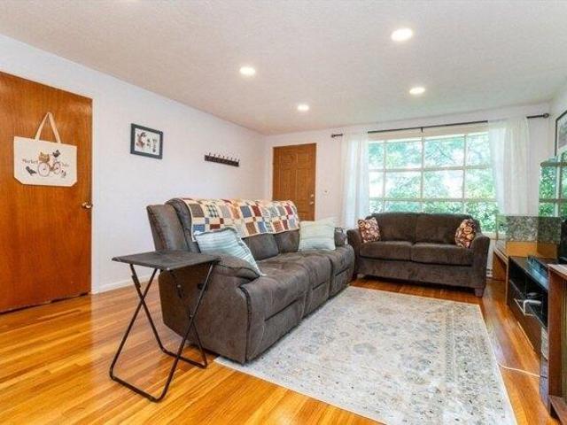 house with 3 bedroom, Marlborough MA ES105081571