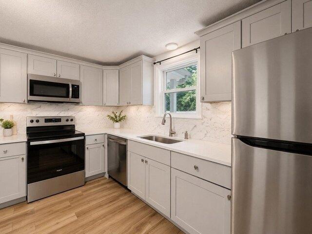 house with 3 bedroom, Marlborough MA ES105113134