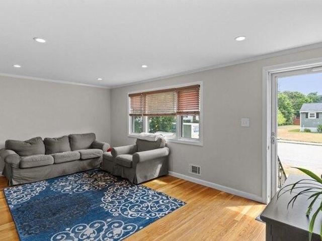 house with 3 bedroom, Marlborough MA ES105125132