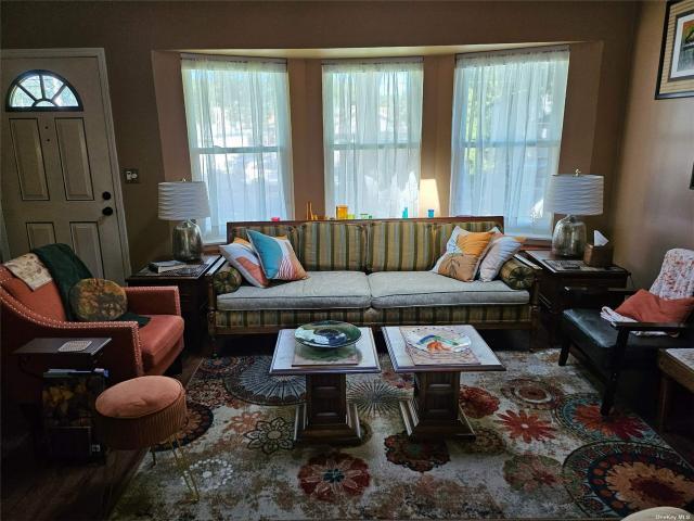 house with 3 bedroom, Mastic NY DLS72692235