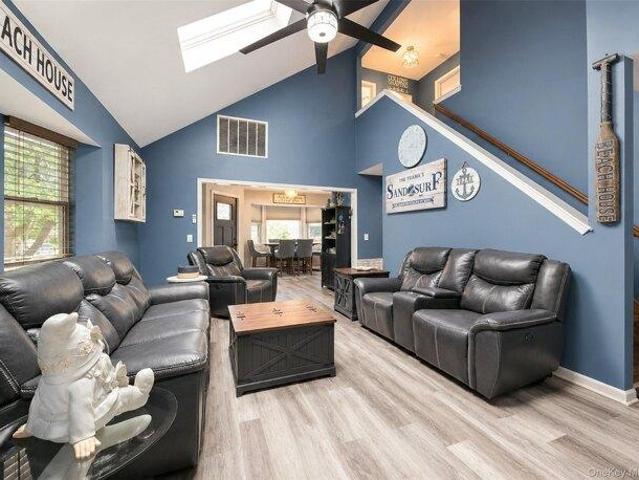 house with 3 bedroom, Mastic NY ES104921680