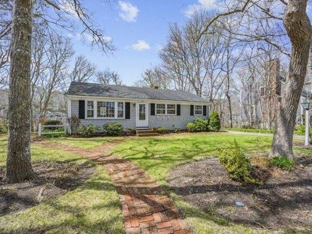 house with 3 bedroom, Mashpee MA DS104043759