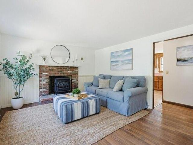 house with 3 bedroom, Mashpee MA DS104295471